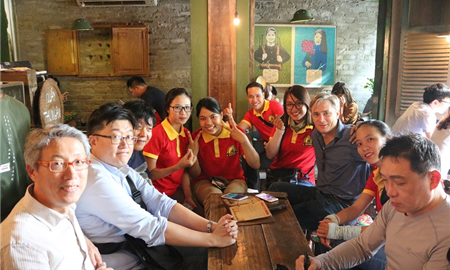 vietnam female tour guide